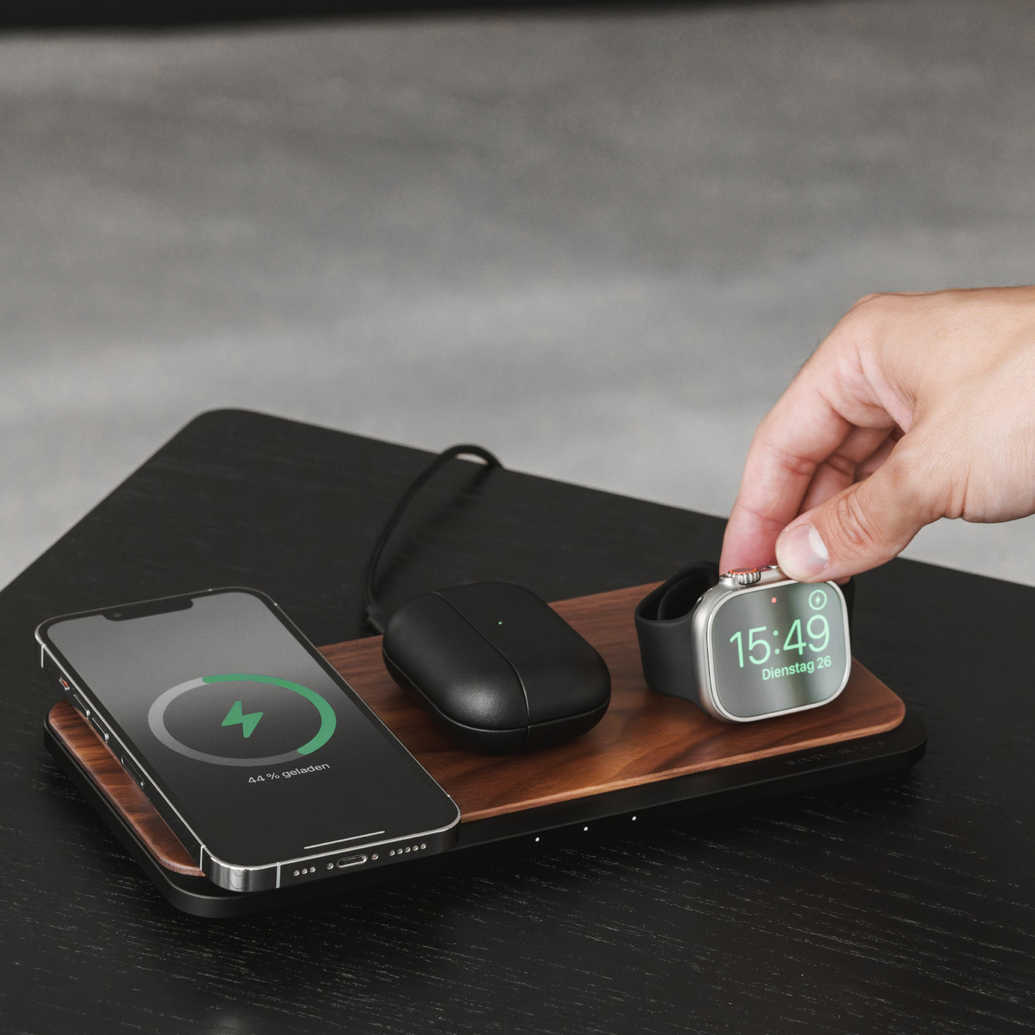 Woodcessories MultiBase Pro Wireless 3-in-1 MagSafe Ladestation